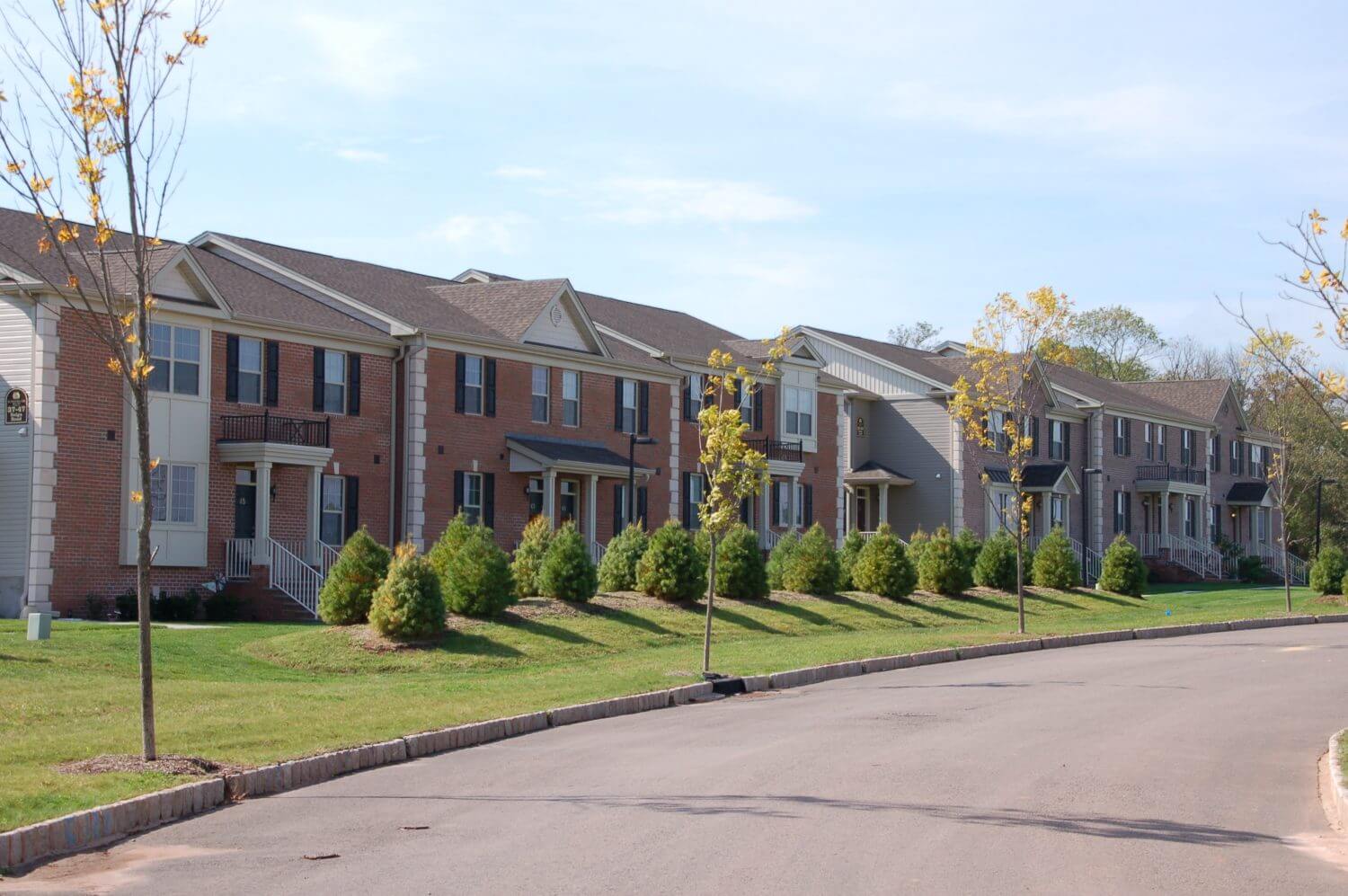 Gateway at Royce Brook - Sonnenfeld + Trocchia Architects, P. A.